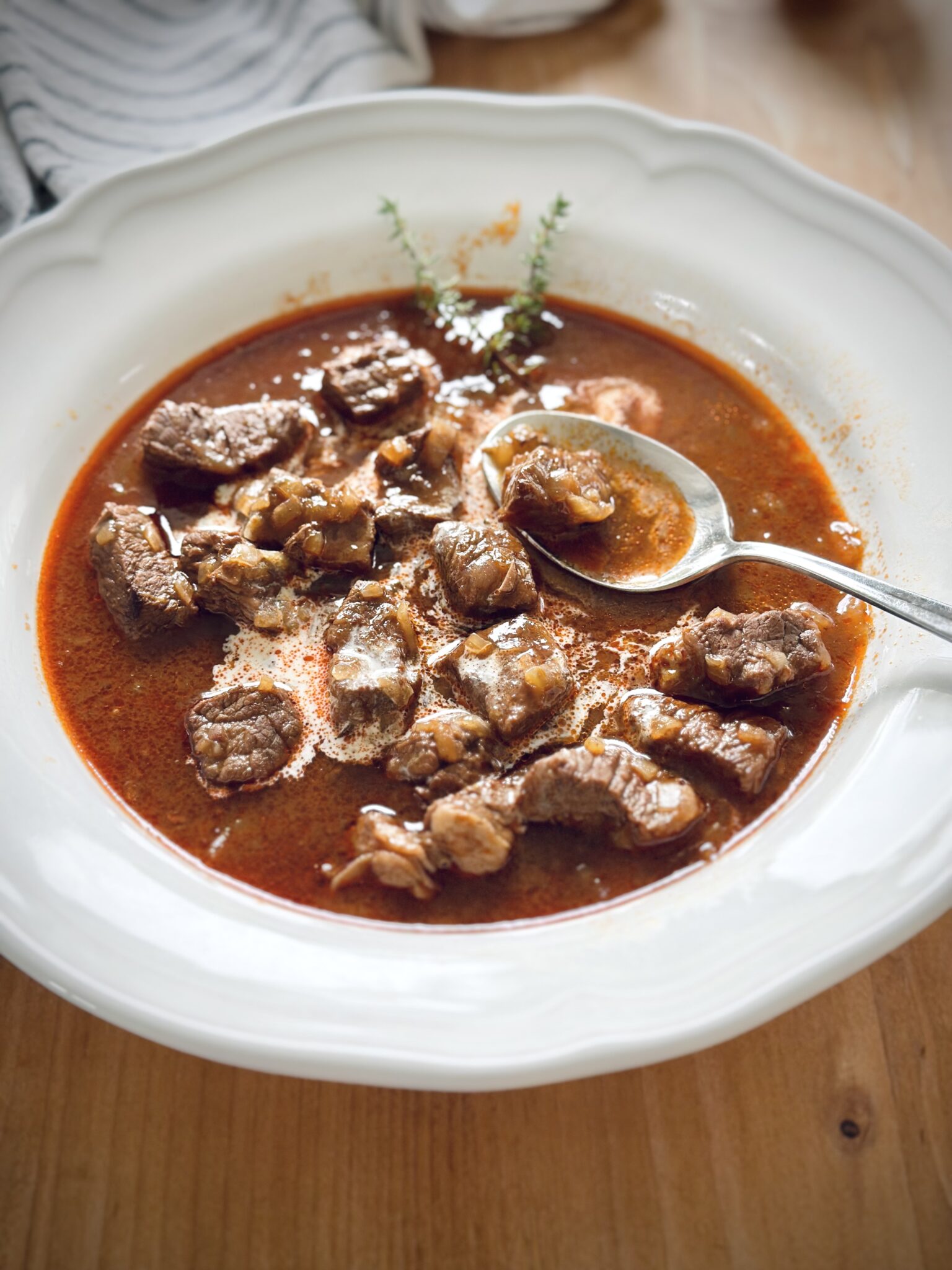 Herzhaftes Rindergulasch - Simple Home Life
